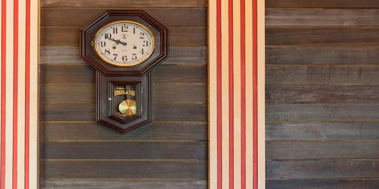 Wall Clock as per Vastu : Importance, Direction & Placements